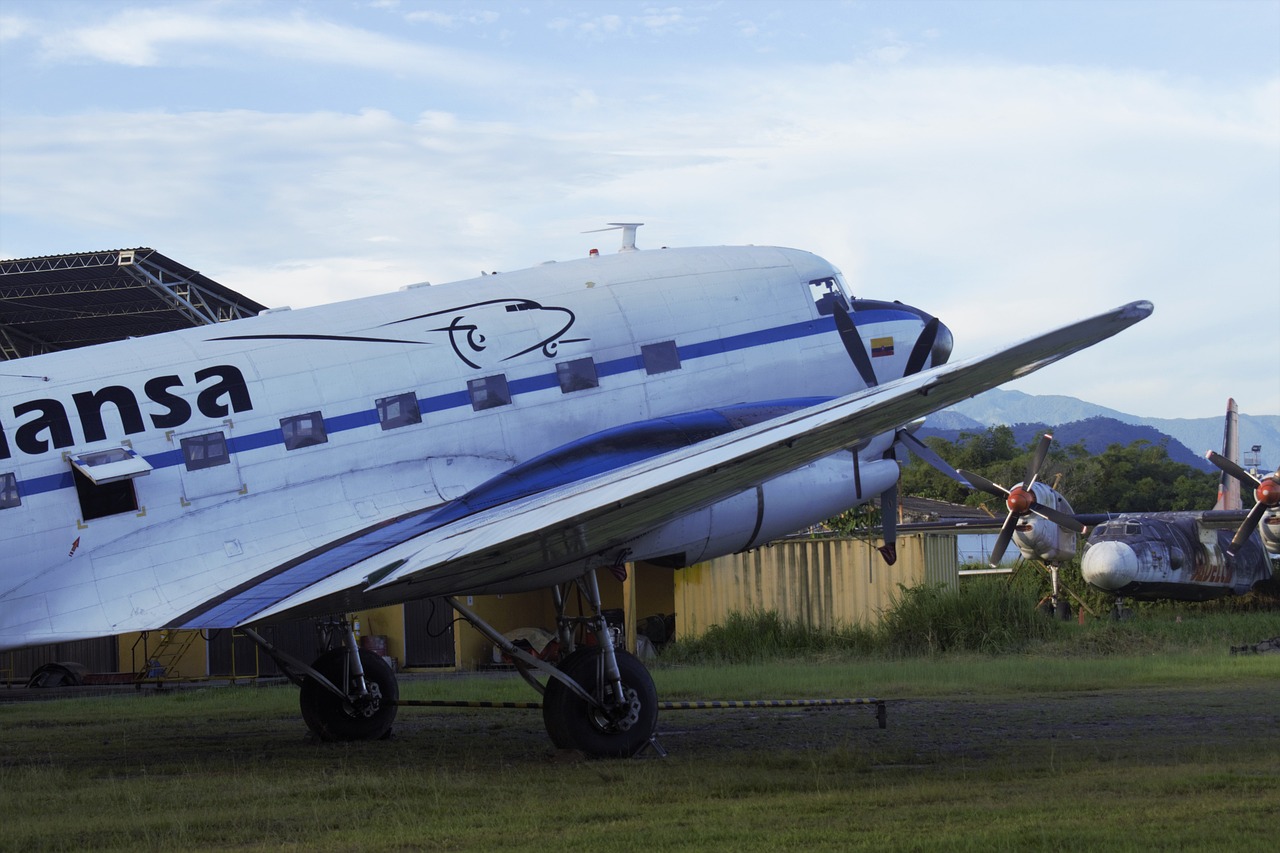 Avianca Reveals A New Retro Aircraft With A LACSA Livery - FlightRadar